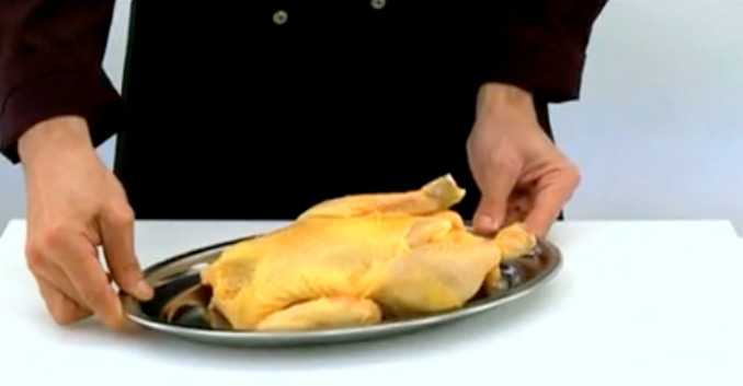 Técnicas básicas de cocina: Cómo preparar el pollo para asar | Consumer