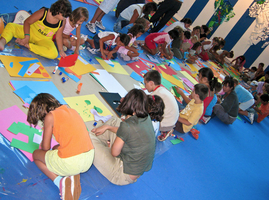 ¿Cómo desarrollar la creatividad de los niños? | Consumer