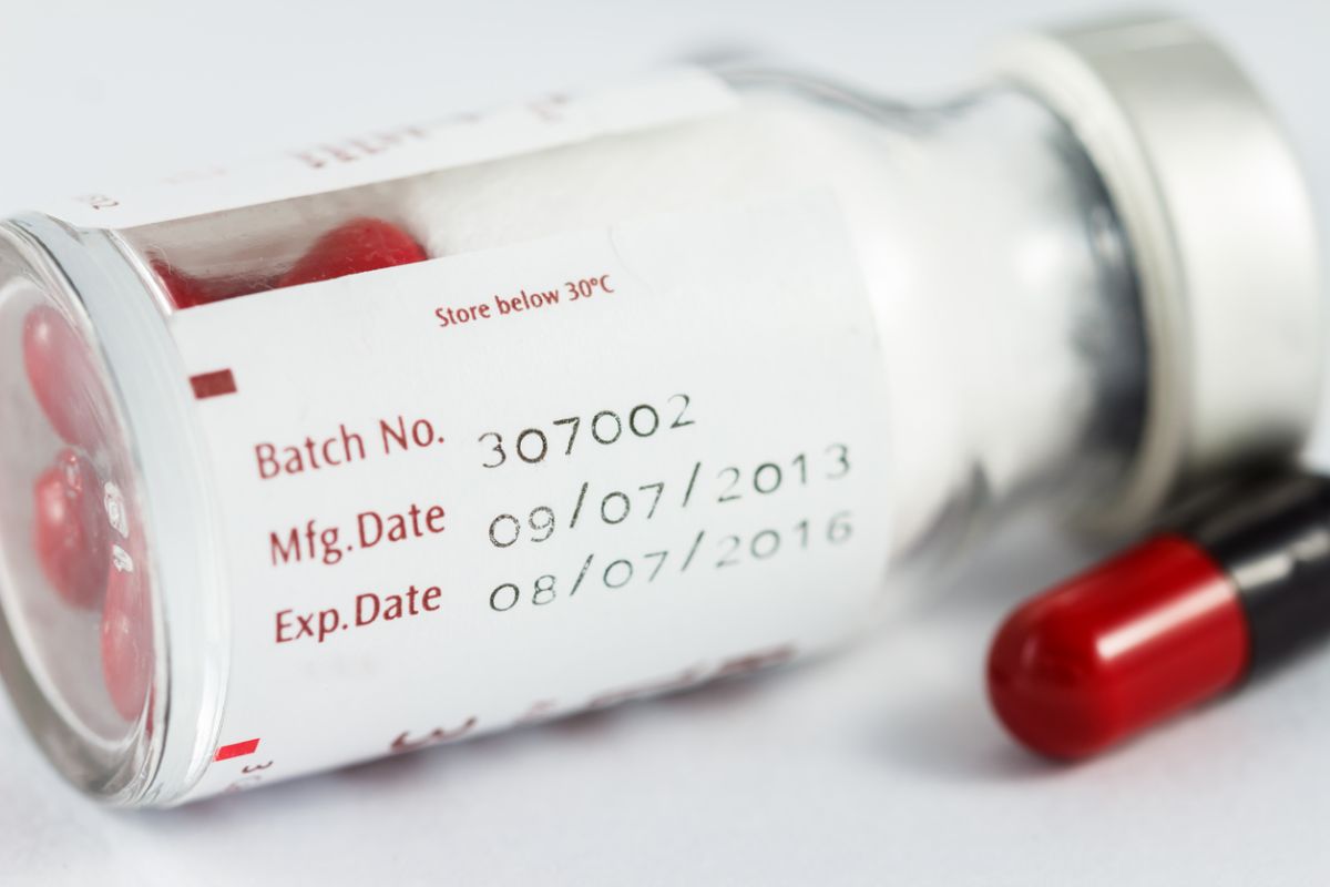 ¿Es peligroso tomar medicamentos caducados? | Consumer