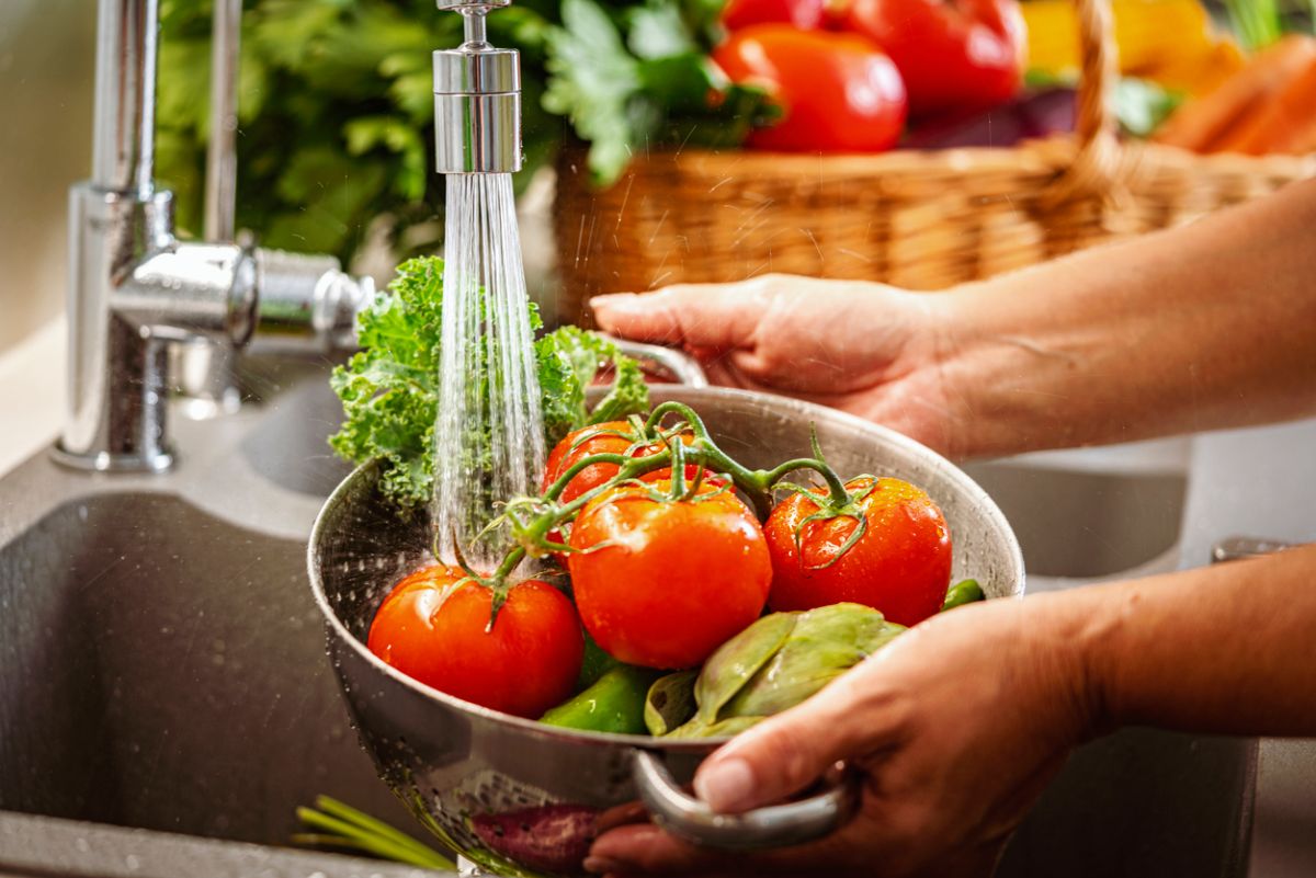 Los alimentos que contienen más agua | Consumer